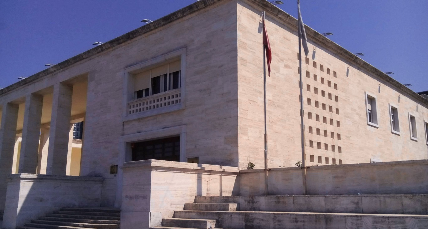 FDUT - Fakulteti i Drejtësisë